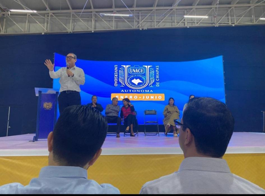 Celebra UNACH la tradicional partida de la Rosca de Reyes